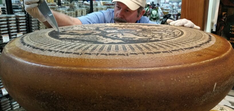Emmentaler: The World’s largest Cheese and a Colossal Culinary (Fondue ...